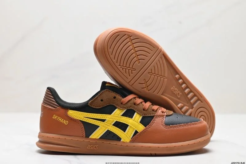 Indistinguishable Asics Shoes