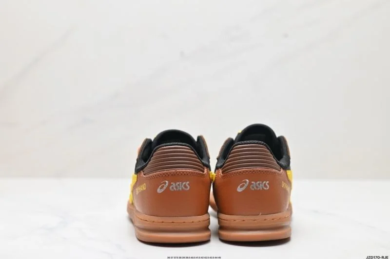 Indistinguishable Asics Shoes