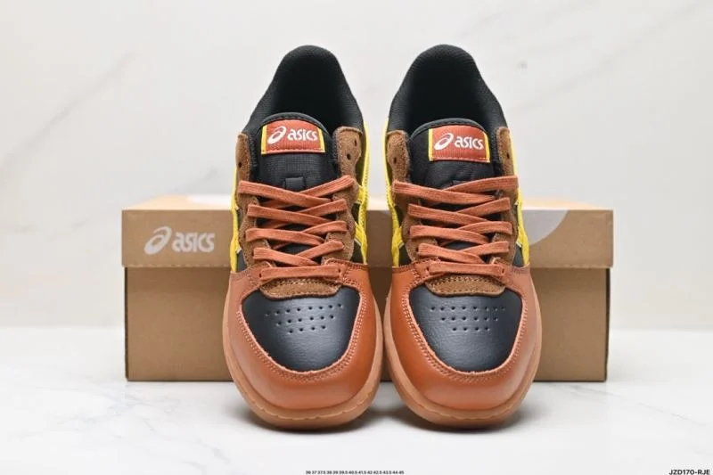 Indistinguishable Asics Shoes
