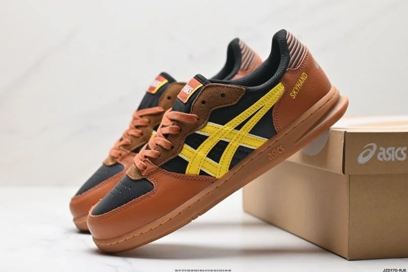 Indistinguishable Asics Shoes