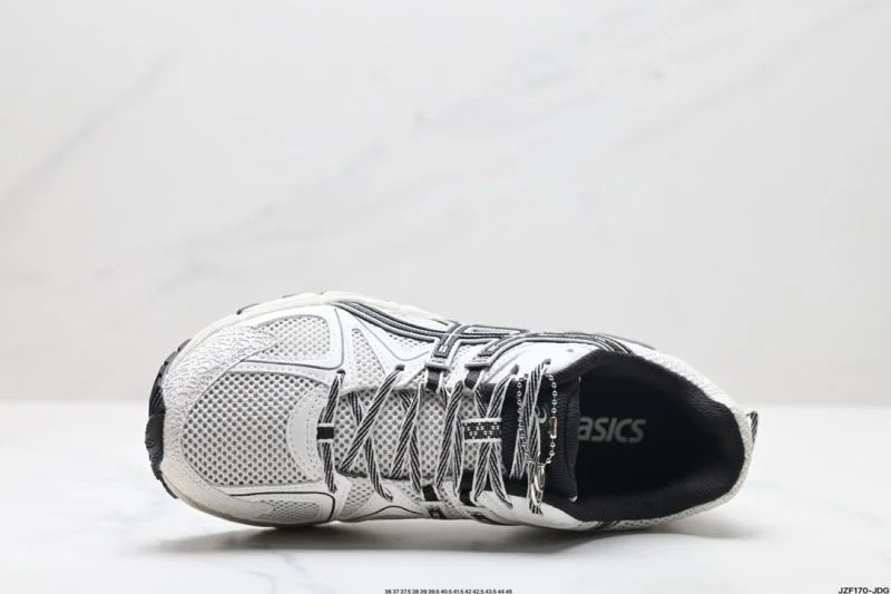 Accurate model Asics Shoes