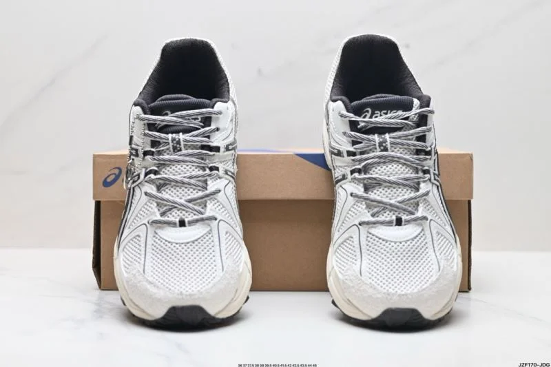 Accurate model Asics Shoes