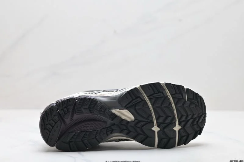 Accurate model Asics Shoes