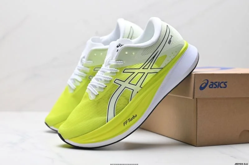 Indistinguishable Asics Shoes