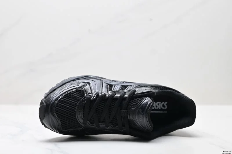 Accurate model Asics Shoes