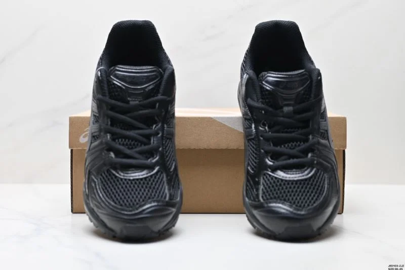 Accurate model Asics Shoes