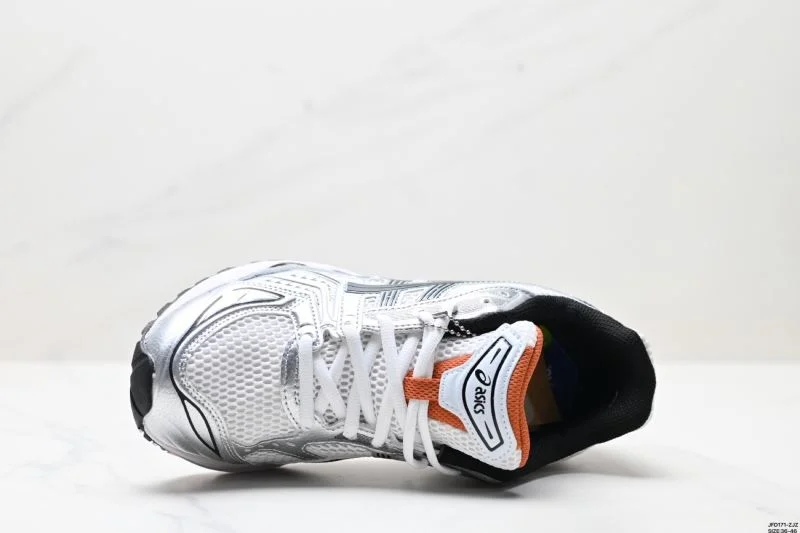 Indistinguishable Asics Shoes
