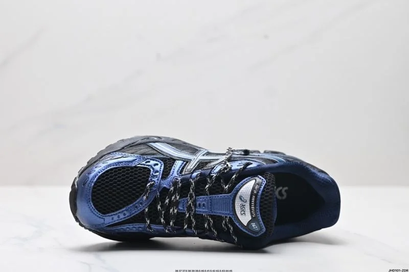 Accurate model Asics Shoes