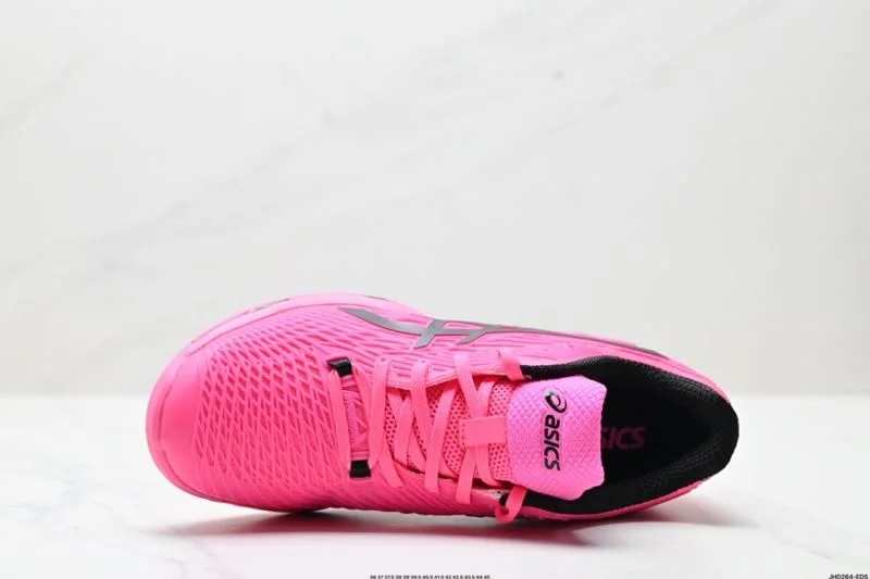 Indistinguishable Asics Shoes