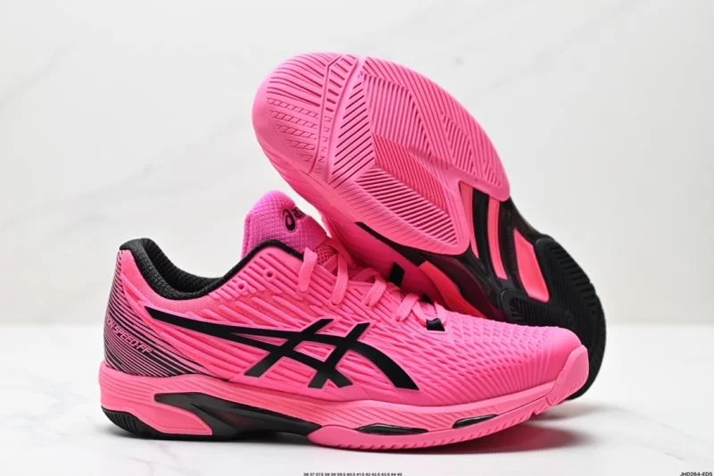 Indistinguishable Asics Shoes