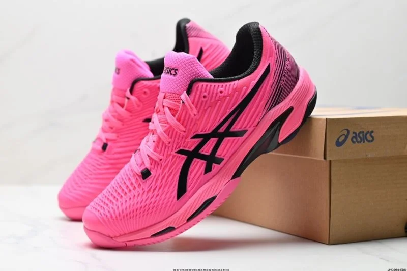 Indistinguishable Asics Shoes