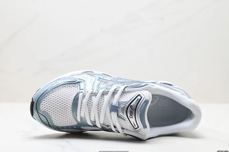 Indistinguishable Asics Shoes