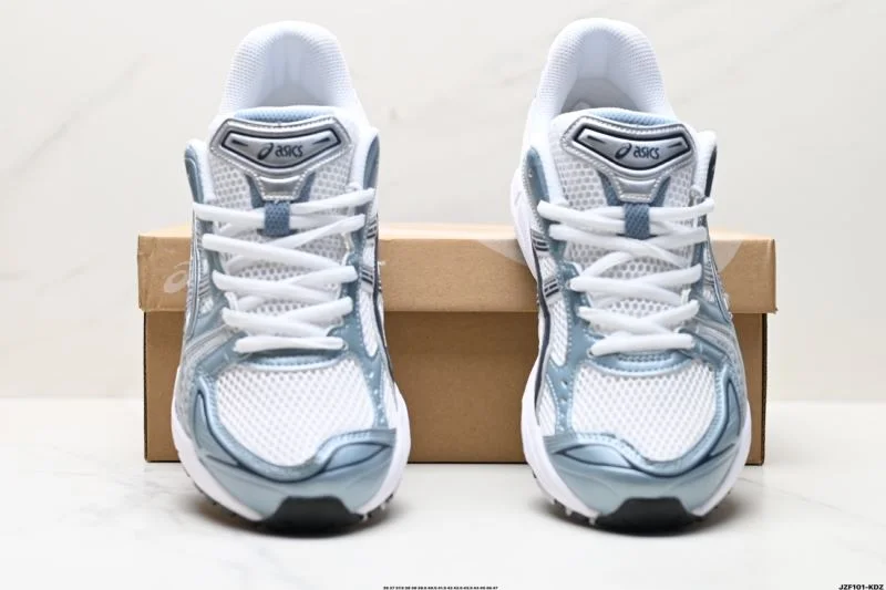 Indistinguishable Asics Shoes