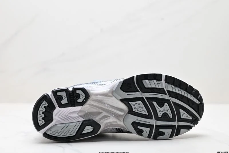 Indistinguishable Asics Shoes