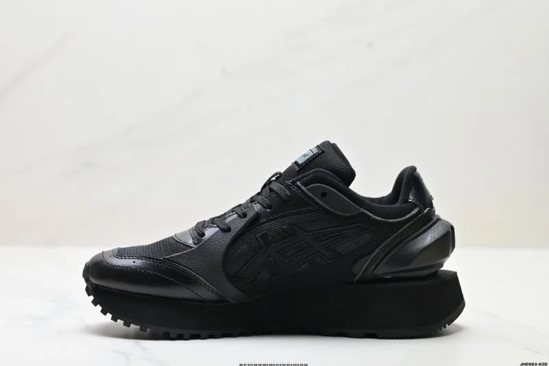 Accurate model Asics Shoes