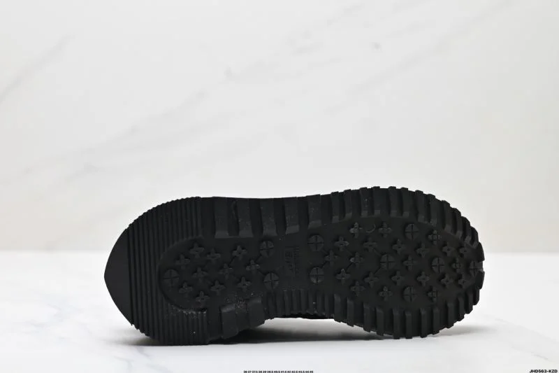 Accurate model Asics Shoes
