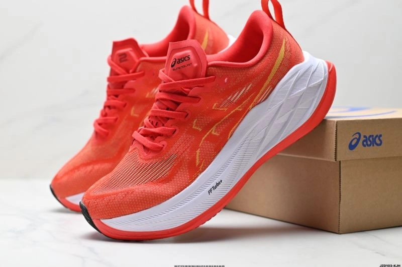 Indistinguishable Asics Shoes