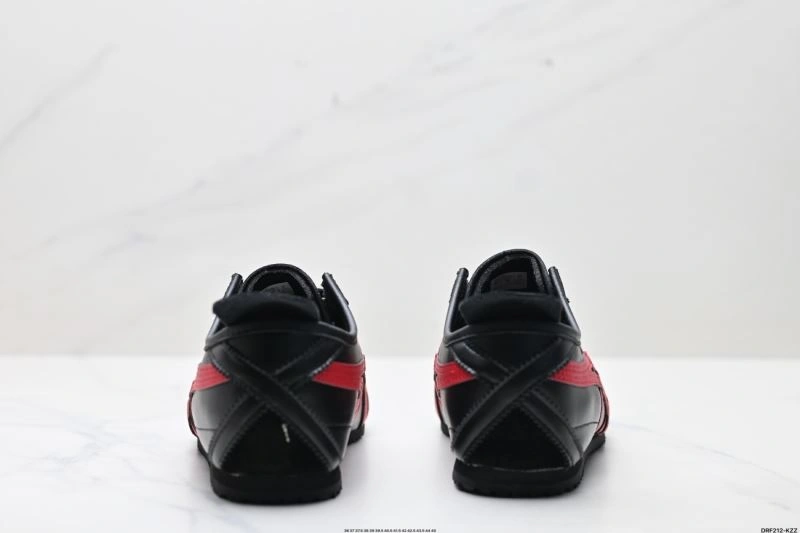Accurate model Asics Shoes
