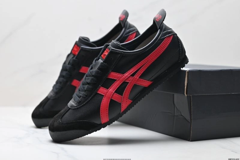Accurate model Asics Shoes
