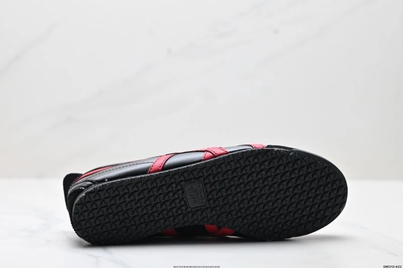 Accurate model Asics Shoes