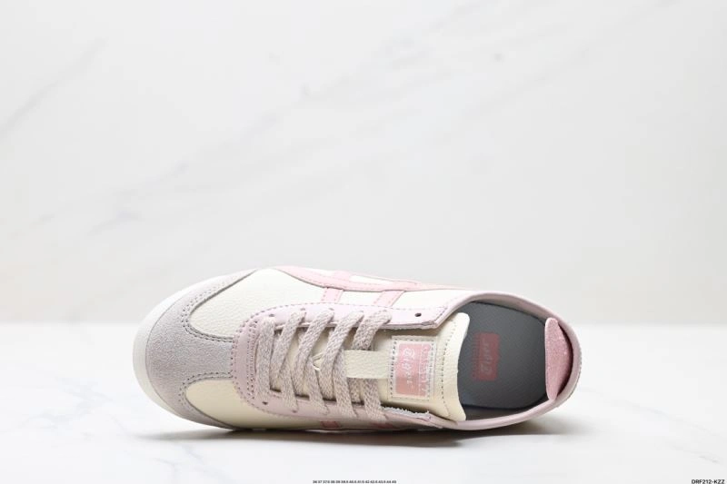 Accurate model Asics Shoes