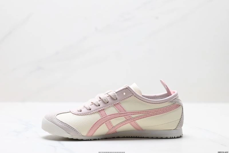 Accurate model Asics Shoes