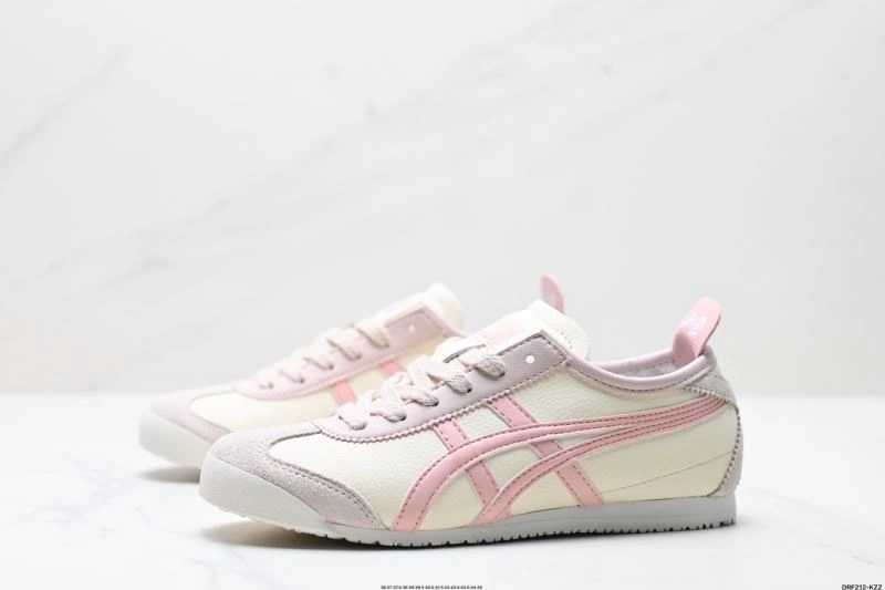 Accurate model Asics Shoes