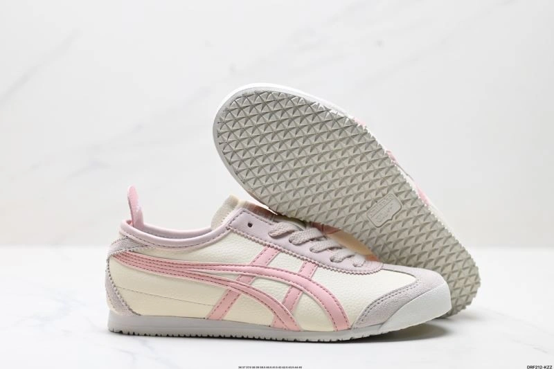 Accurate model Asics Shoes