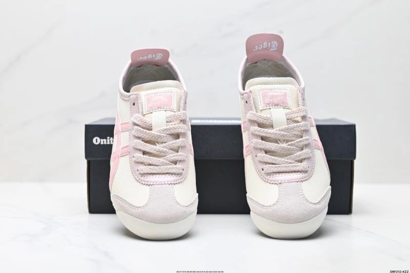 Accurate model Asics Shoes