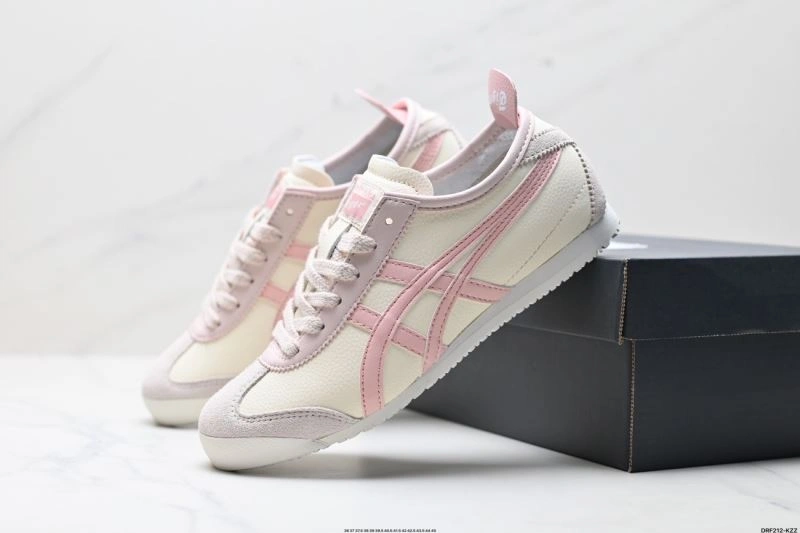 Accurate model Asics Shoes