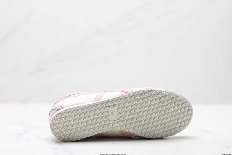Accurate model Asics Shoes
