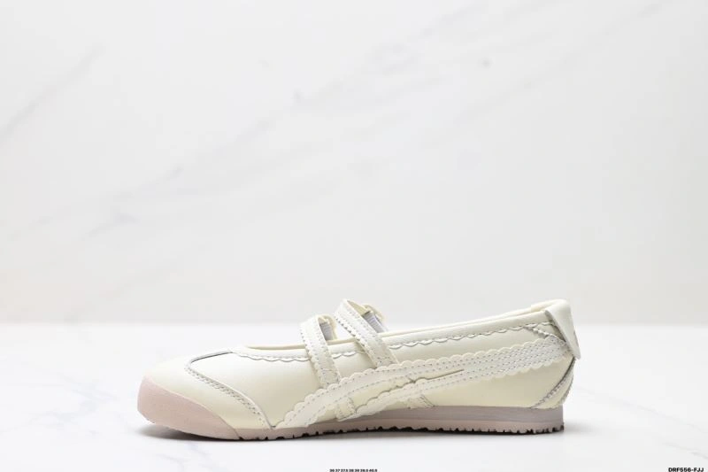Indistinguishable Asics Shoes