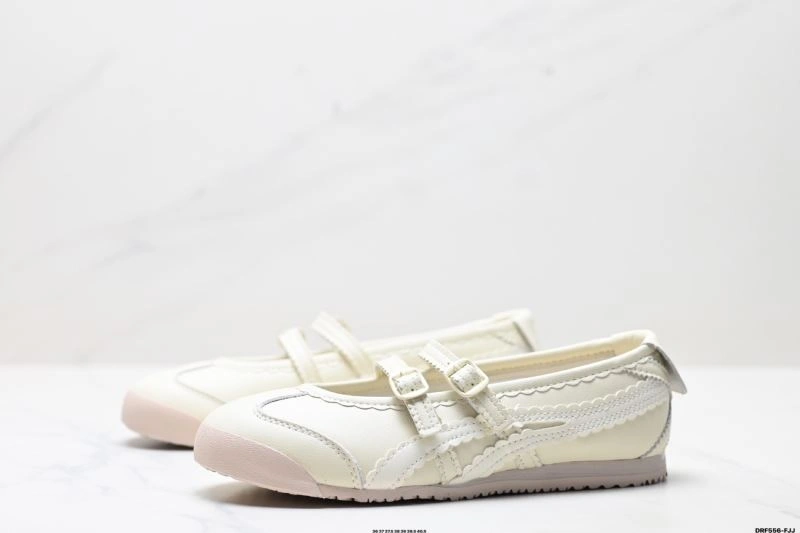 Indistinguishable Asics Shoes
