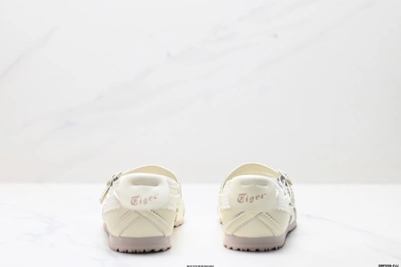 Indistinguishable Asics Shoes