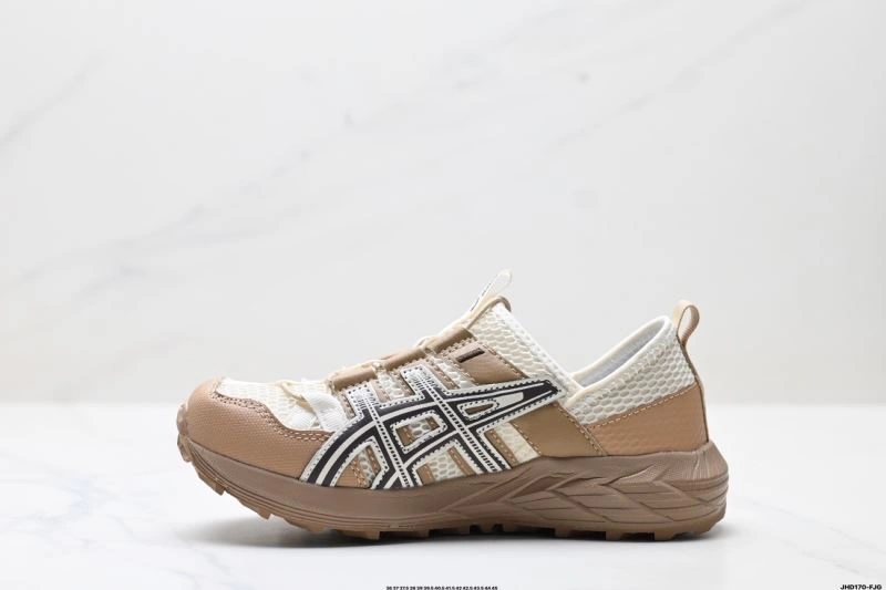 Indistinguishable Asics Shoes