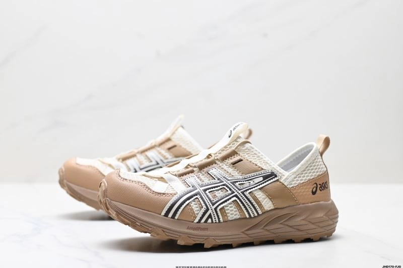 Indistinguishable Asics Shoes