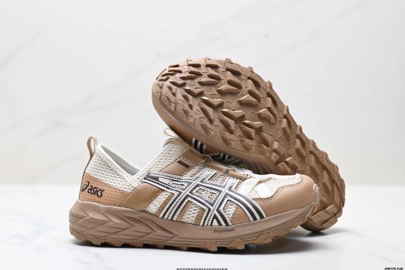 Indistinguishable Asics Shoes