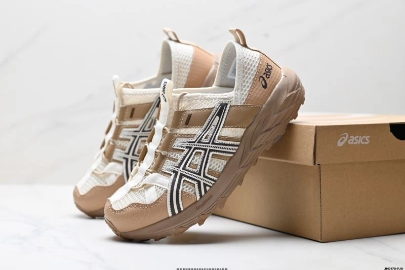 Indistinguishable Asics Shoes