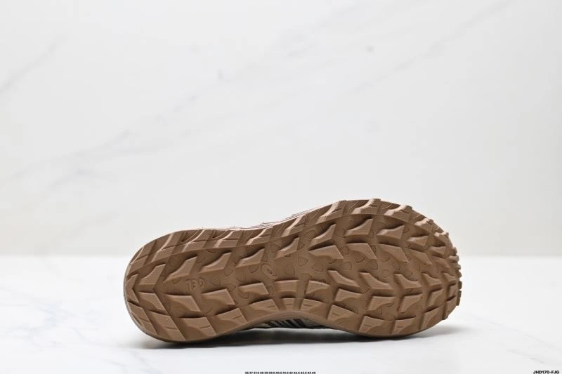 Indistinguishable Asics Shoes