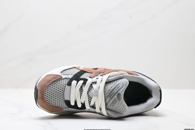 Accurate model Asics Shoes