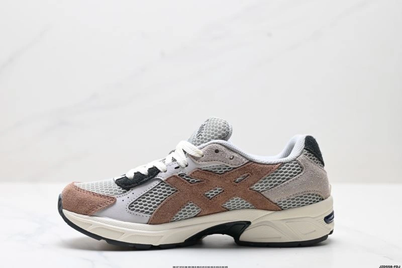 Accurate model Asics Shoes
