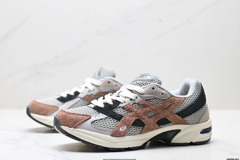 Accurate model Asics Shoes
