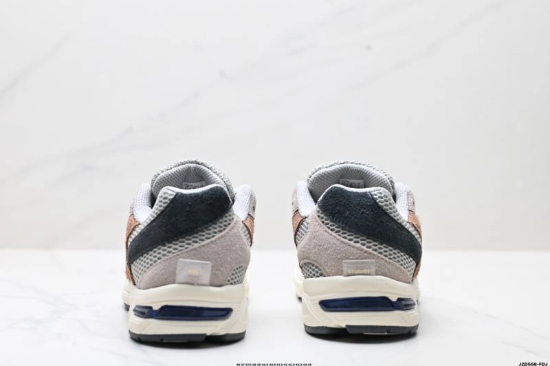 Accurate model Asics Shoes