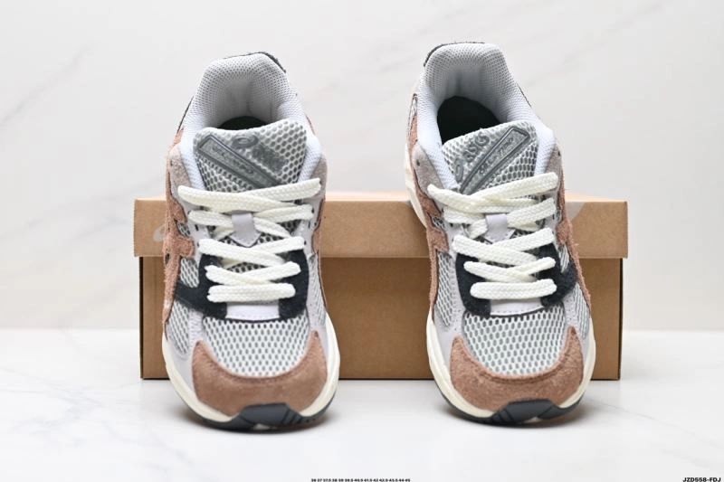 Accurate model Asics Shoes