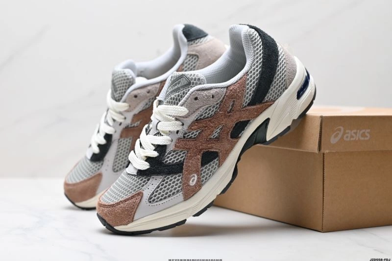 Accurate model Asics Shoes