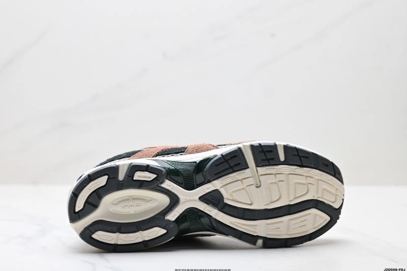 Accurate model Asics Shoes