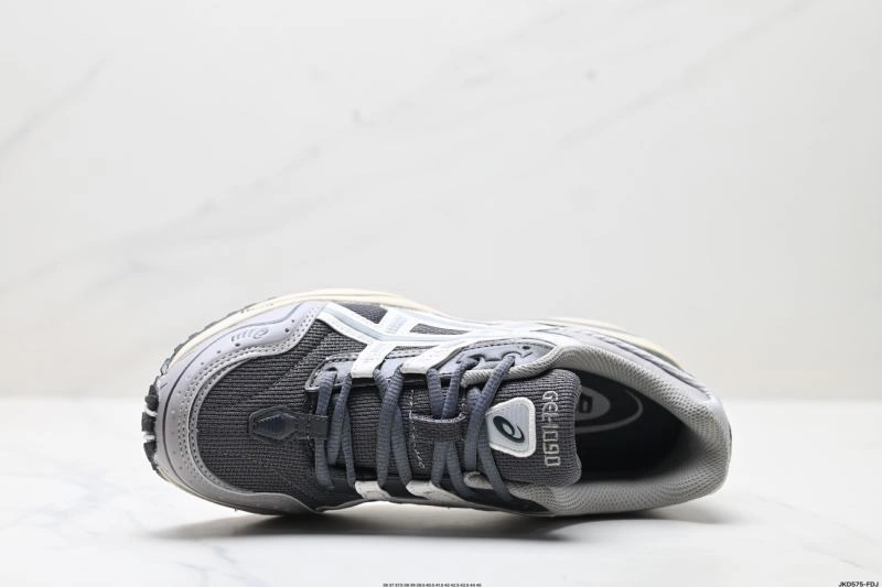 Indistinguishable Asics Shoes