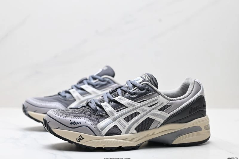 Indistinguishable Asics Shoes