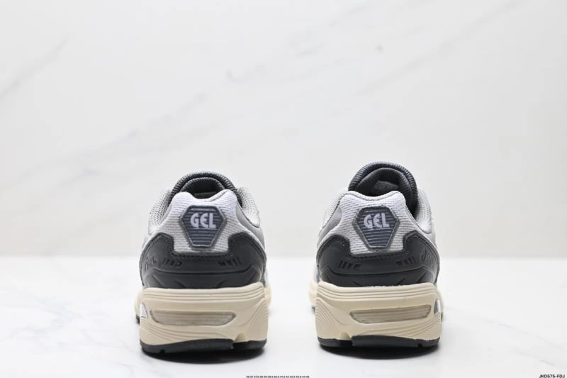Indistinguishable Asics Shoes