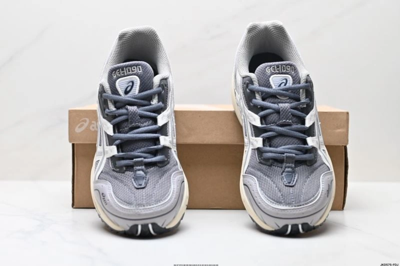 Indistinguishable Asics Shoes